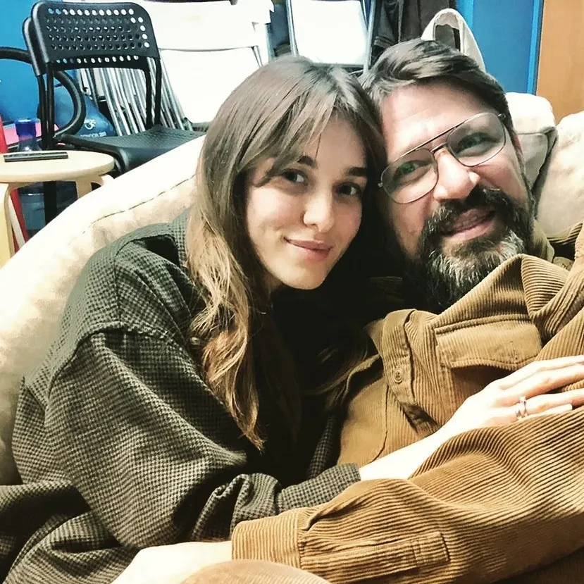 "При любой проблеме бежит в кусты или под юбку к другой". Молодая жена ...